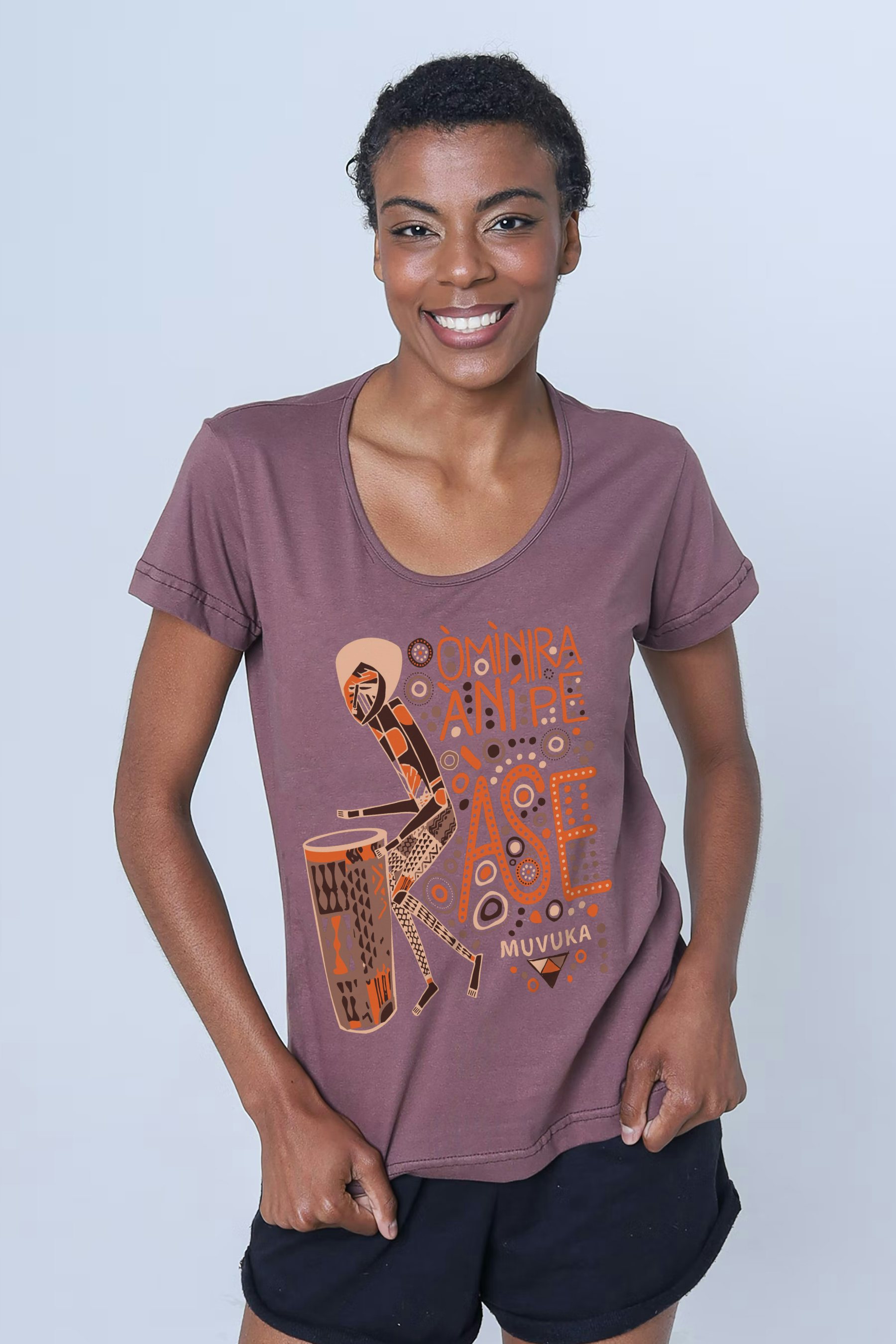 Camiseta Òmìnira - Chico Rei